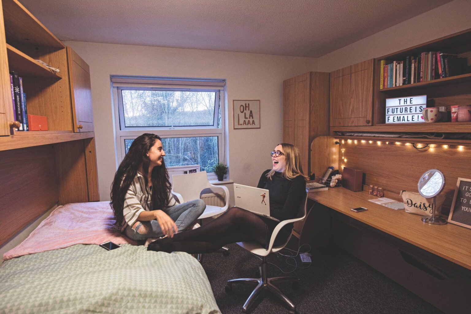 Travel Etiquette in Shared Accommodations: Do’s and Don’ts - BuzzerFun
